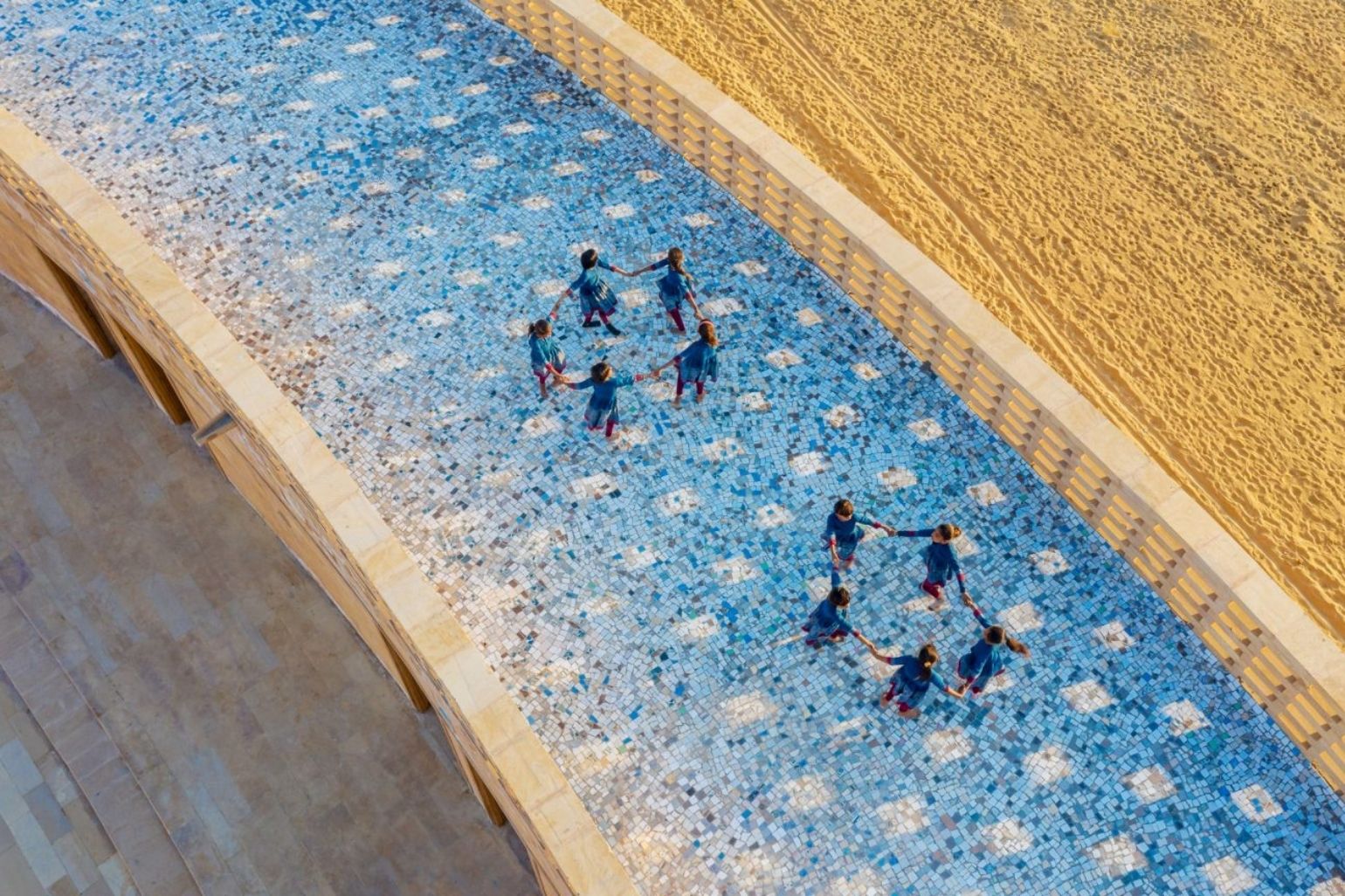 Diana Kellogg Architects creates oval-shaped school in India's Thar ...