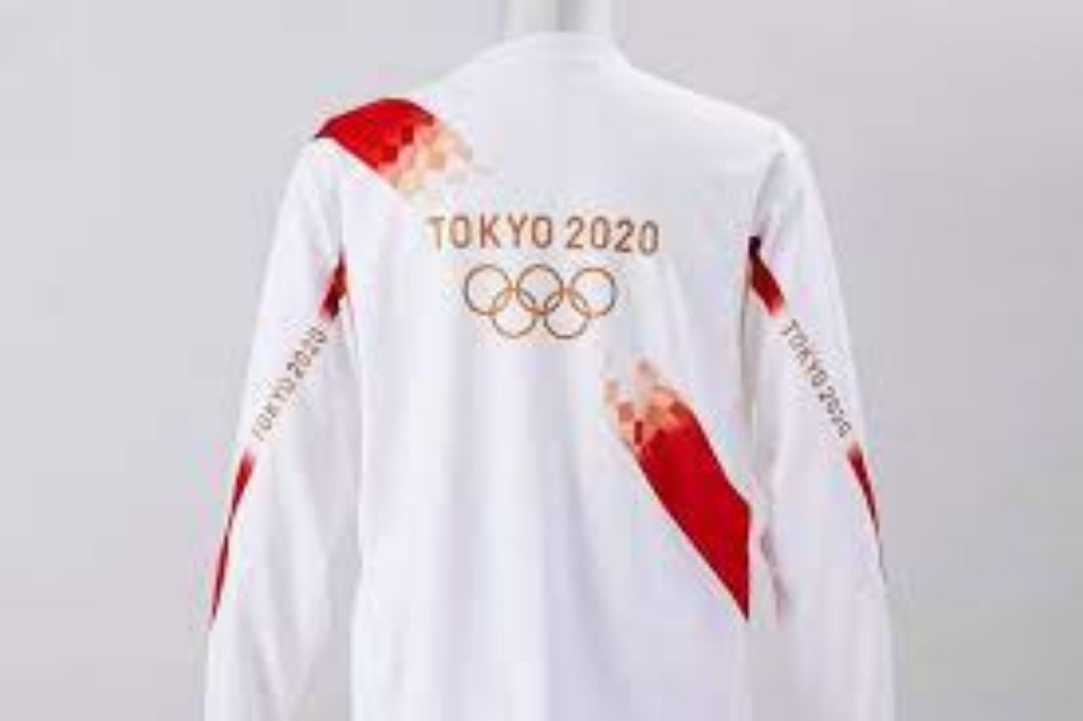 Tokyo 2020 Olympic torchbearers wear uniforms made from recycled ...